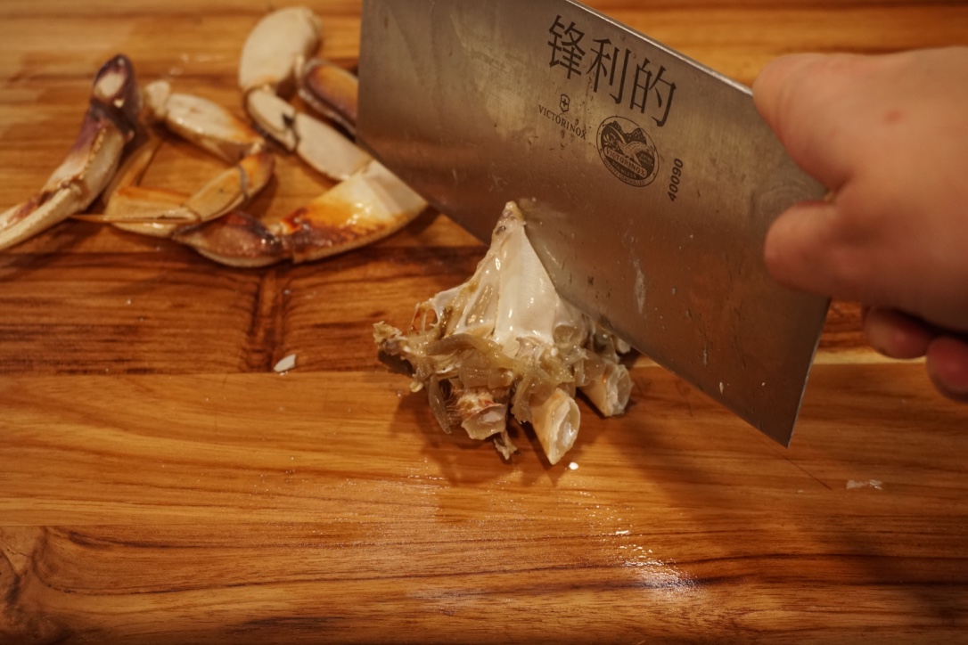 How to Cut Live Dungeness Crab at Home - A Dash of Soy